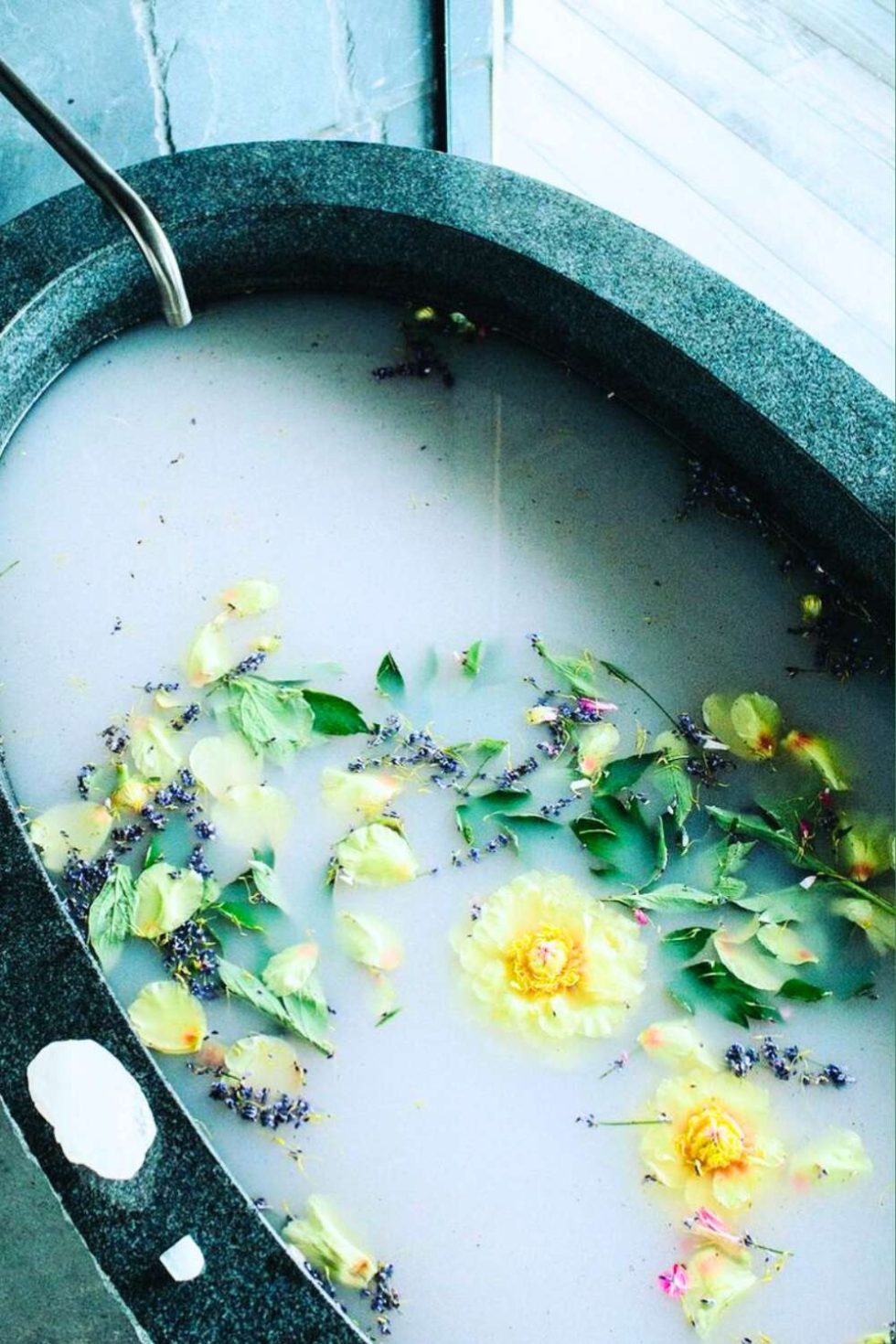 10 Ritual Bath Recipes to Awaken Your Inner Goddess | The Moon School